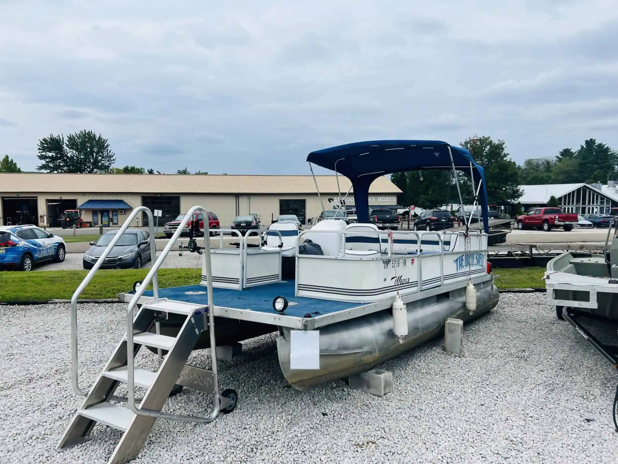 Pre-Owned Pontoons - Atwood Lake Boats